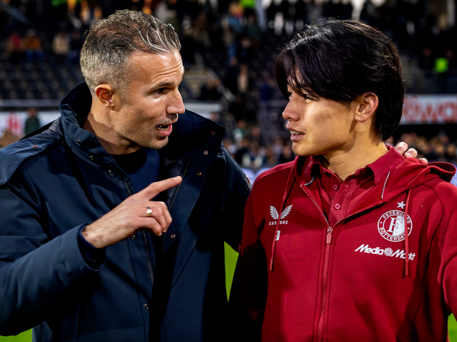 Onder hoge druk ontploft Robin van Persie van woede: ‘Onrecht is wel ...