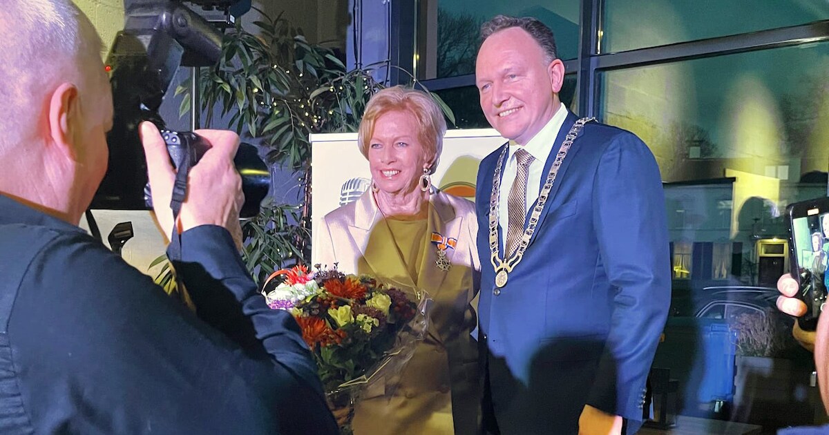 Showbizzveteraan Ria Valk geëerd met koninklijke onderscheiding ...
