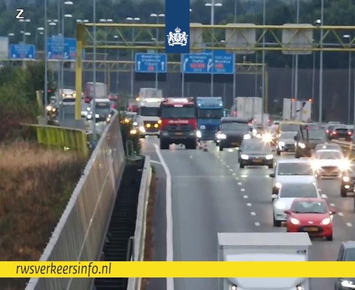 Kapotte vrachtwagen zorgt voor lange file op A2 bij Den Bosch | Den Bosch | De Gelderlander.nl