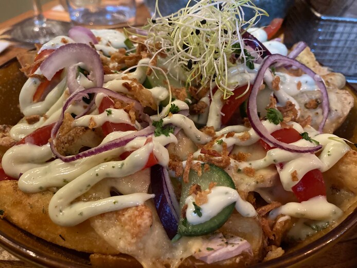 Shoarma, kebab of kip? De hippe kapsalon in Vierakker ziet er heel ...