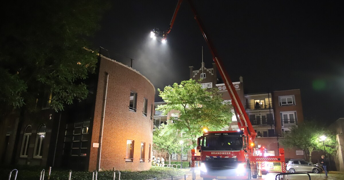 Brand in Tiels kantoorpand: bewoners moeten appartement uit | Tiel | De ...