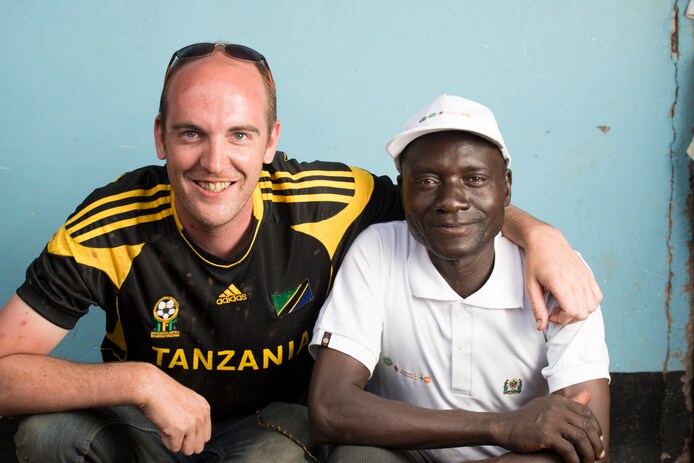 Sjoerd (33) stierf plotseling in Tanzania, maar zijn ouders zetten zijn ...