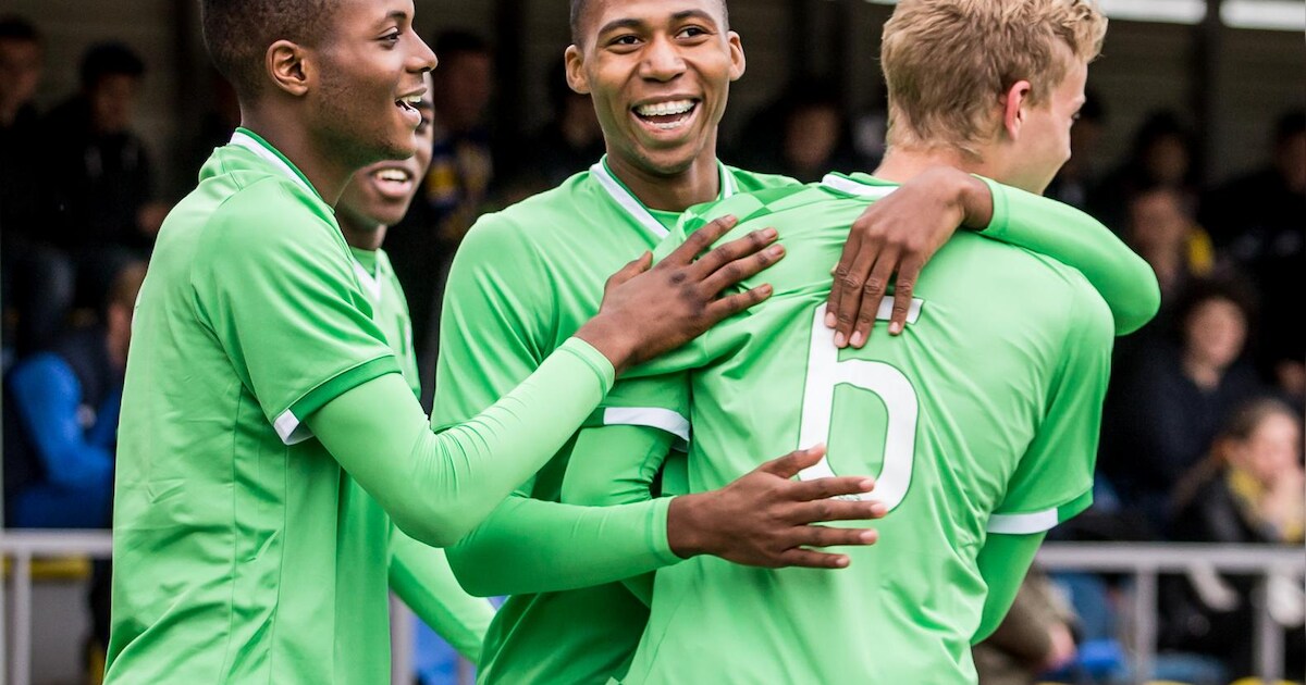 NEC-talent Leandro Fernandes stapt na vier jaar PSV-jeugd over naar ...