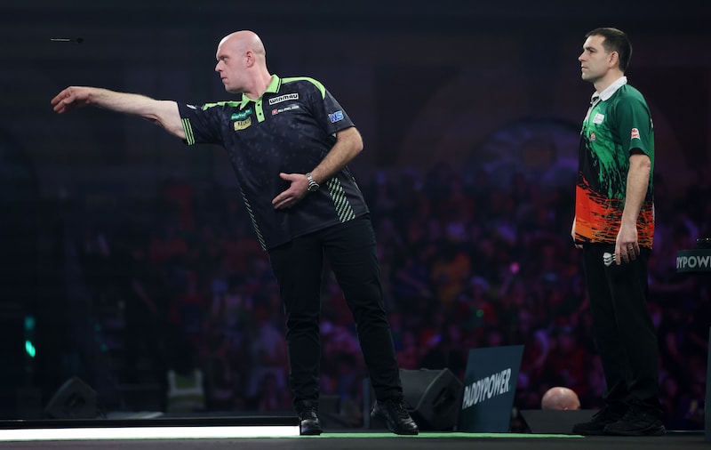 Ouderwets verbeten Michael van Gerwen herpakt zich met sterk spel op WK ...