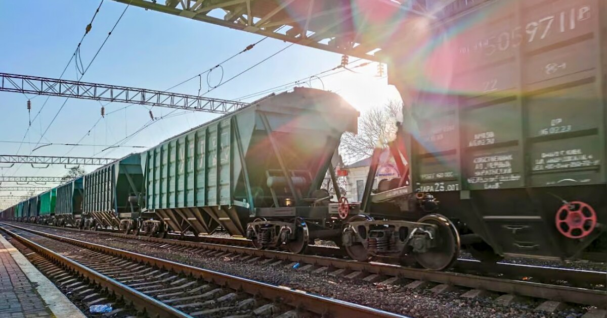 Rusland parkeert spooktrein van 30 kilometer in Oost-Oekraïne en ...