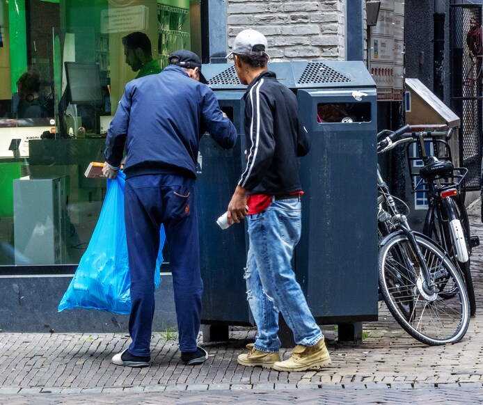 Blikjes met statiegeld veroorzaken extra overlast door daklozen: ’s ...