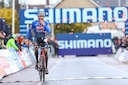 Van der Poel wint in Hulst, maar het moet beter: ‘Van Aert op 90 ...