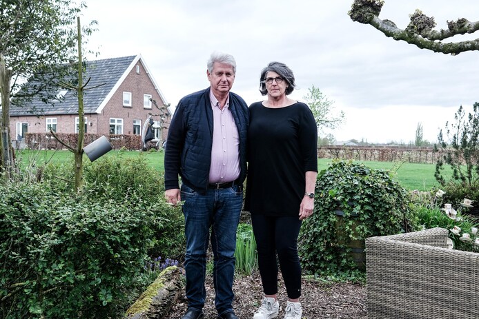 Waar nu nog de oprijlaan is, ligt straks de A15: ‘Door dit besluit is bij ons heel veel geld in ...