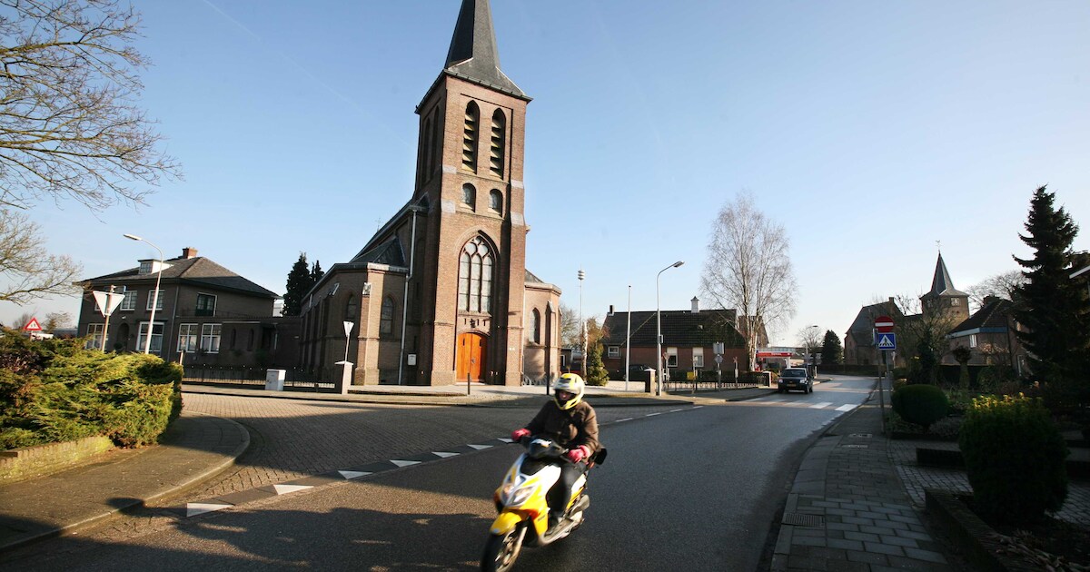 Valburg viert opening vernieuwd Molenhoekplein | Regio | De Gelderlander.nl