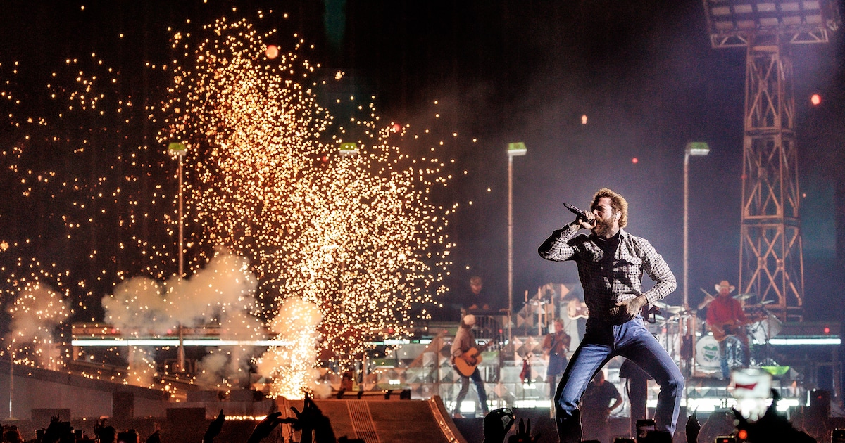 Sigaretten, bier en vuurwerk: dit was Post Malone in GelreDome | Arnhem | De Gelderlander.nl