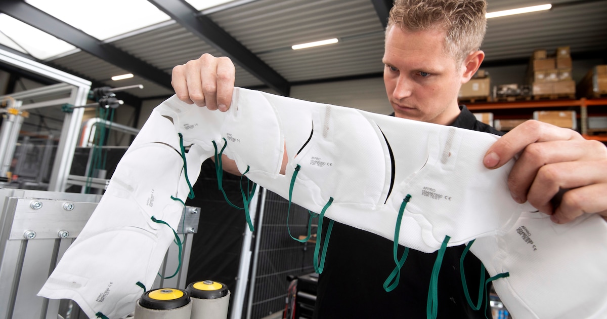 Elster bedrijf maakt razendsnel machines voor veilige mondkapjes: ‘Een waar huzarenstukje ...