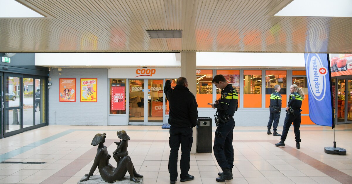 Kassamedewerkster met pistool bedreigd bij gewapende overval op Coop in ...
