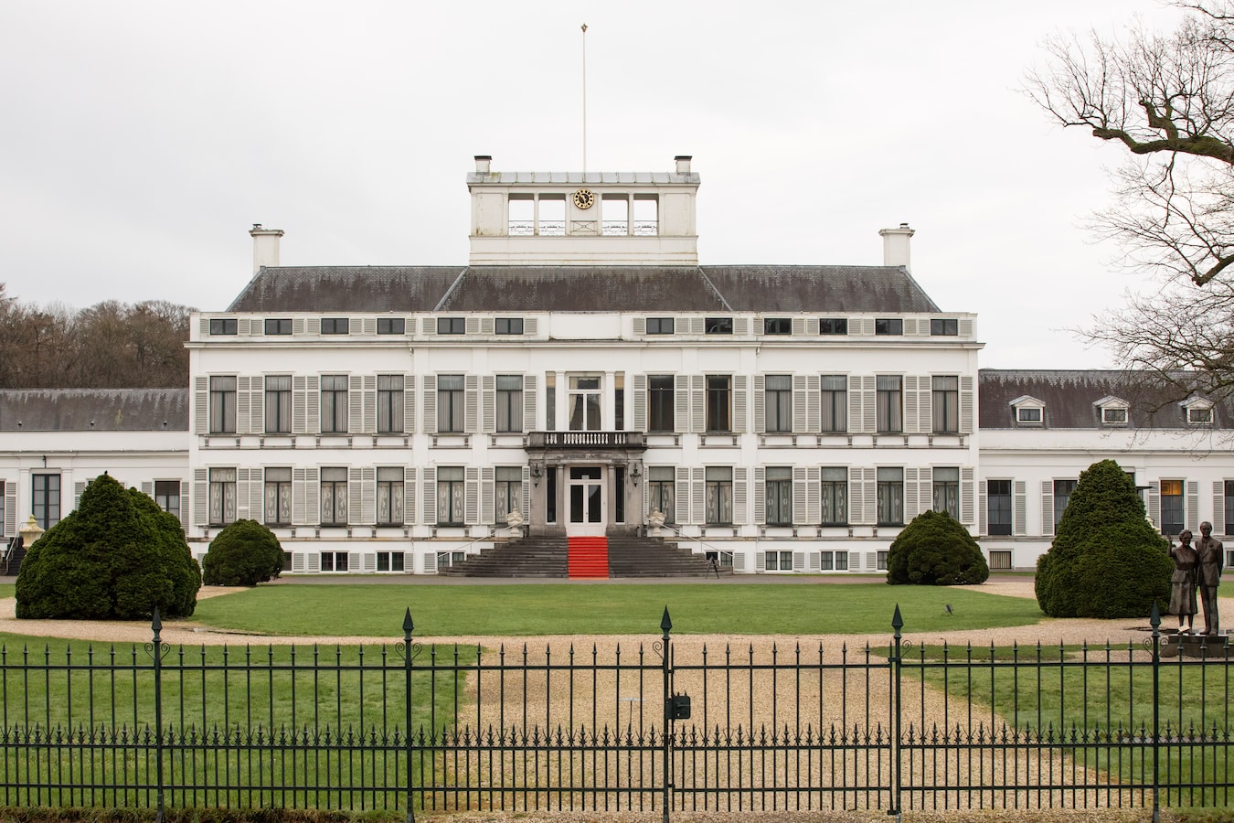 Oud-timmerman van Paleis Soestdijk waant zich koning in woning van ...