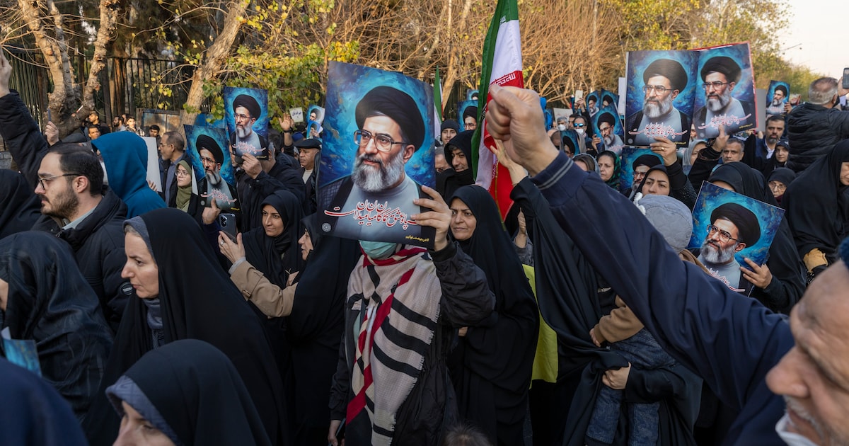 Trump over Iran: ‘Blijf demonstreren, hulp komt eraan’ | Buitenland ...