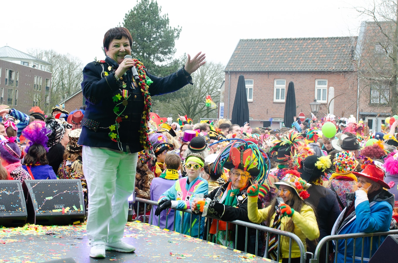 ‘Ik ben gewoon Beppie', zegt de koningin van het Limburgse levenslied ...