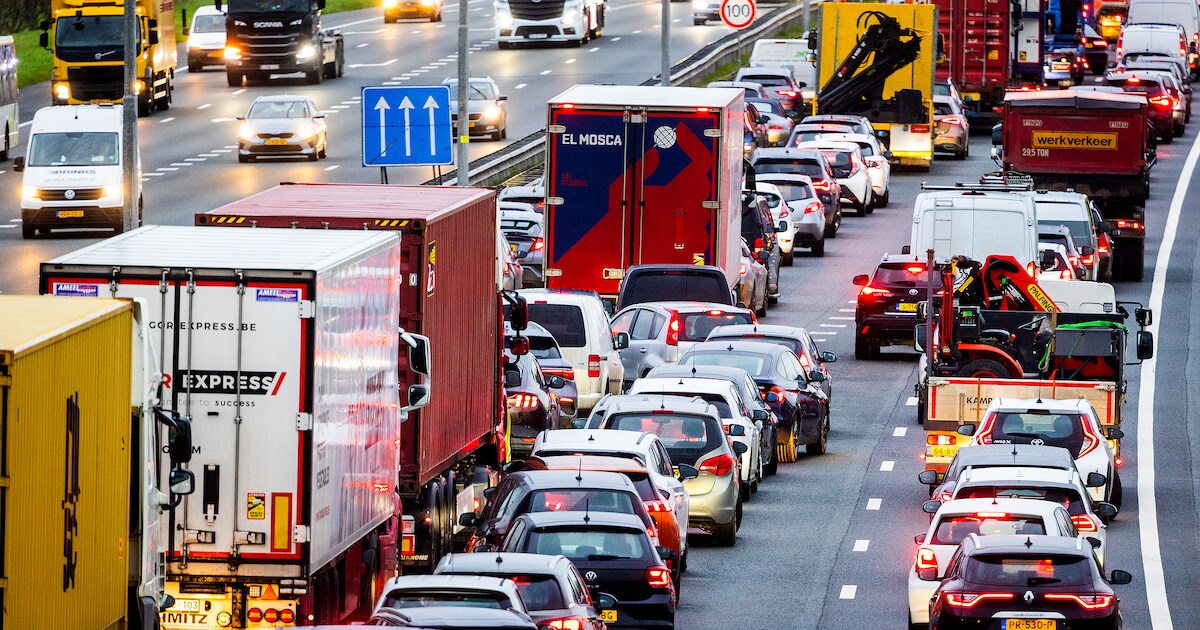 Drukke ochtendspits rondom Utrecht: file op de A2 en A12 | Utrecht | gelderlander.nl