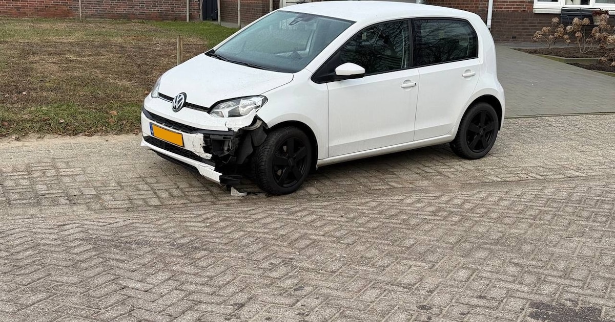 Montferlander (22) vlucht weg, maar crasht op geparkeerde auto en lijkt ...