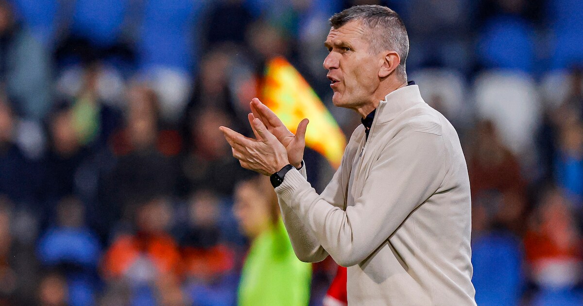 De Graafschap-trainer Dijkhuizen blust brand: ‘Ik was not amused en ben ...