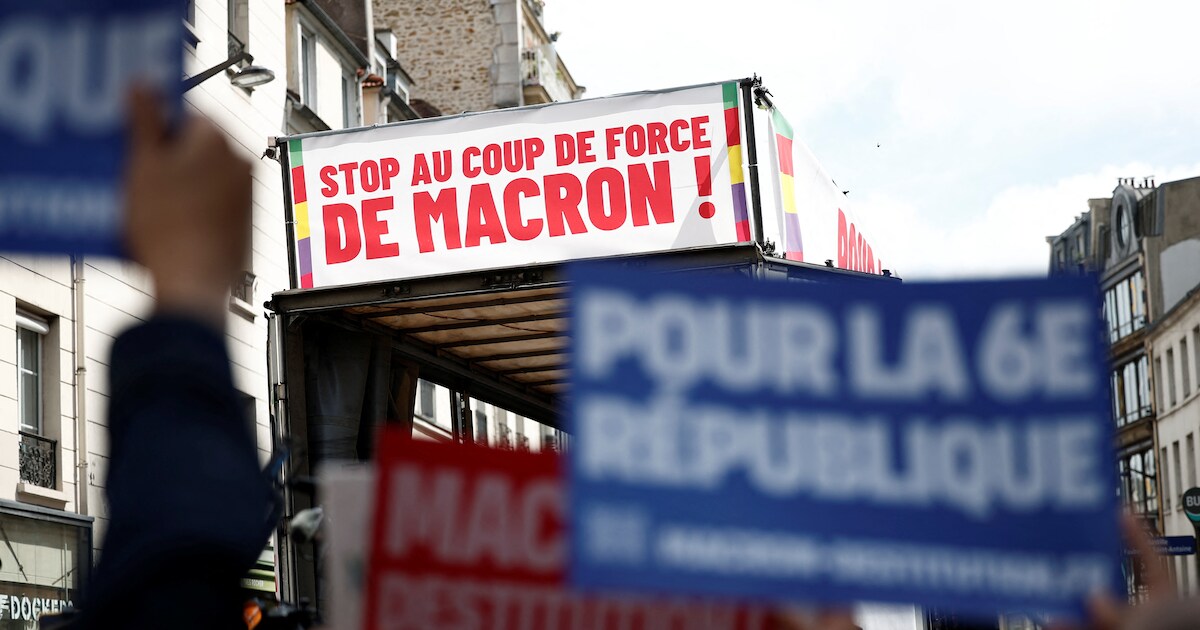 Fransen massaal de straat op tegen kersverse rechtse premier | Buitenland | De Gelderlander.nl