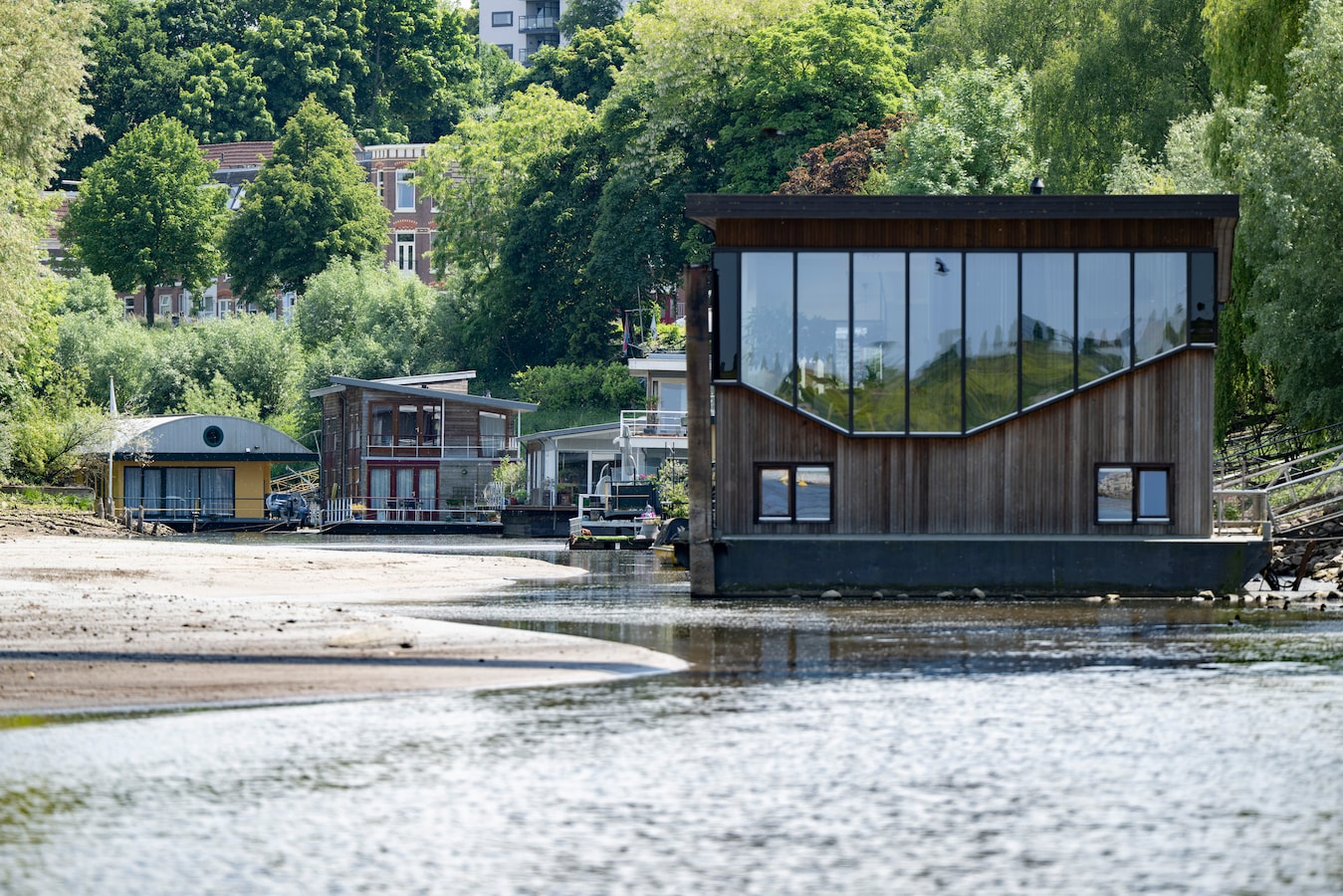 Water bij Lobith zakt nu al naar niveau van augustus, expert vreest ...