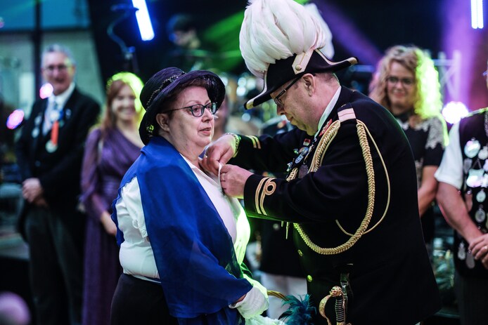 O ja, er is ook nog een vrouw lid! Herwens schuttersgilde Vrede en ...