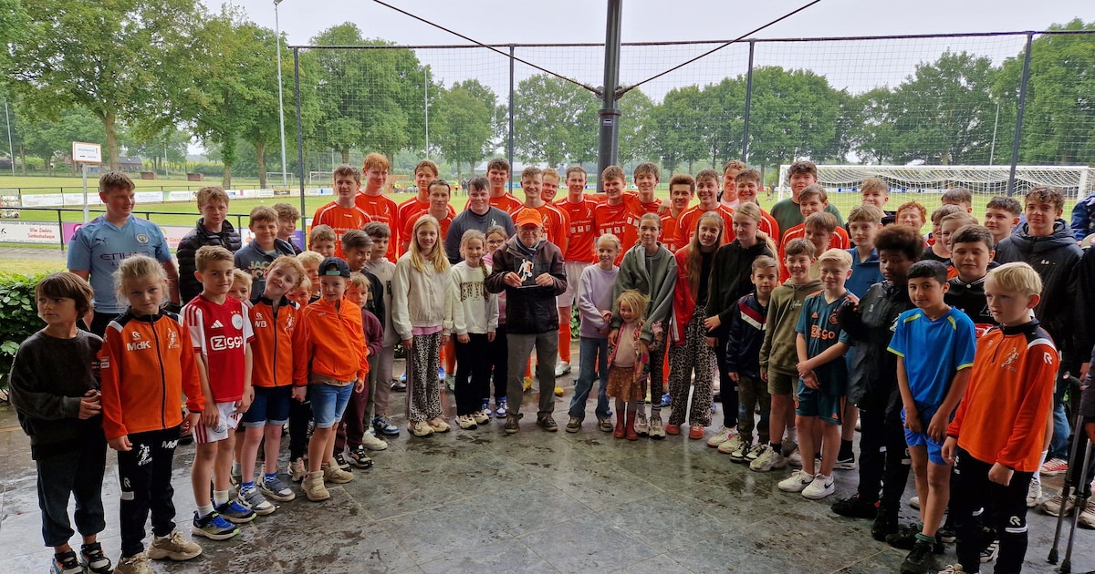 Afscheid van de jeugd na bijna 50 jaar: Harrie, de onmisbare ceremoniemeester van vv Gassel ...