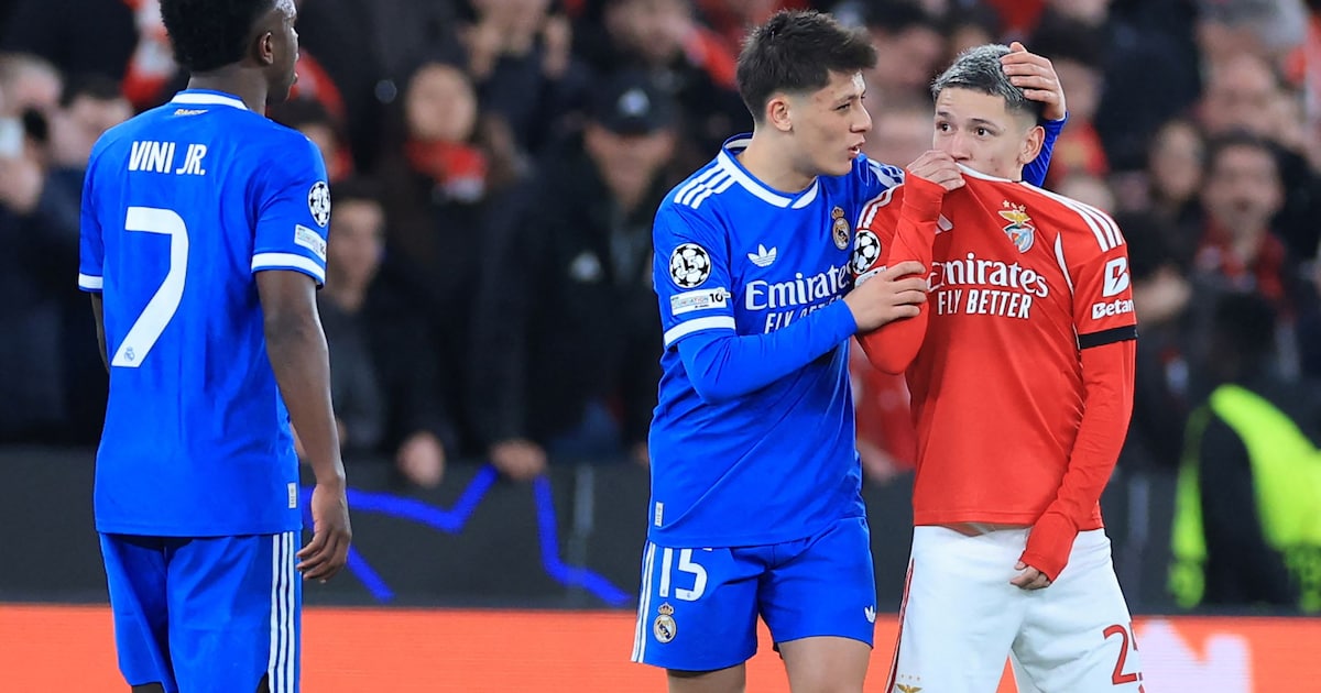 Nieuwe regel: spelers die discrimineren met hand voor mond krijgen op ...