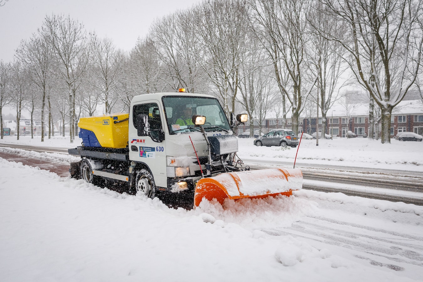 BAT strooit dag en nacht in Tilburg: 958 kilometer weg sneeuwvrij ...