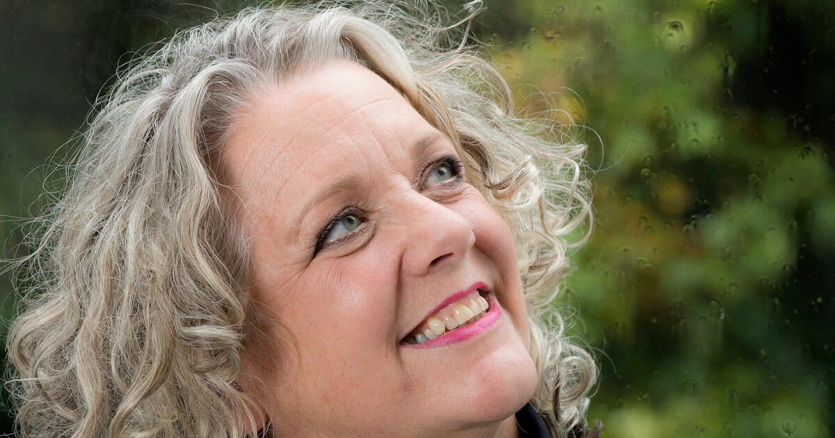 Niki (47) schrijft survivalgids vol tips voor (ex)-borstkankerpatiënten ...