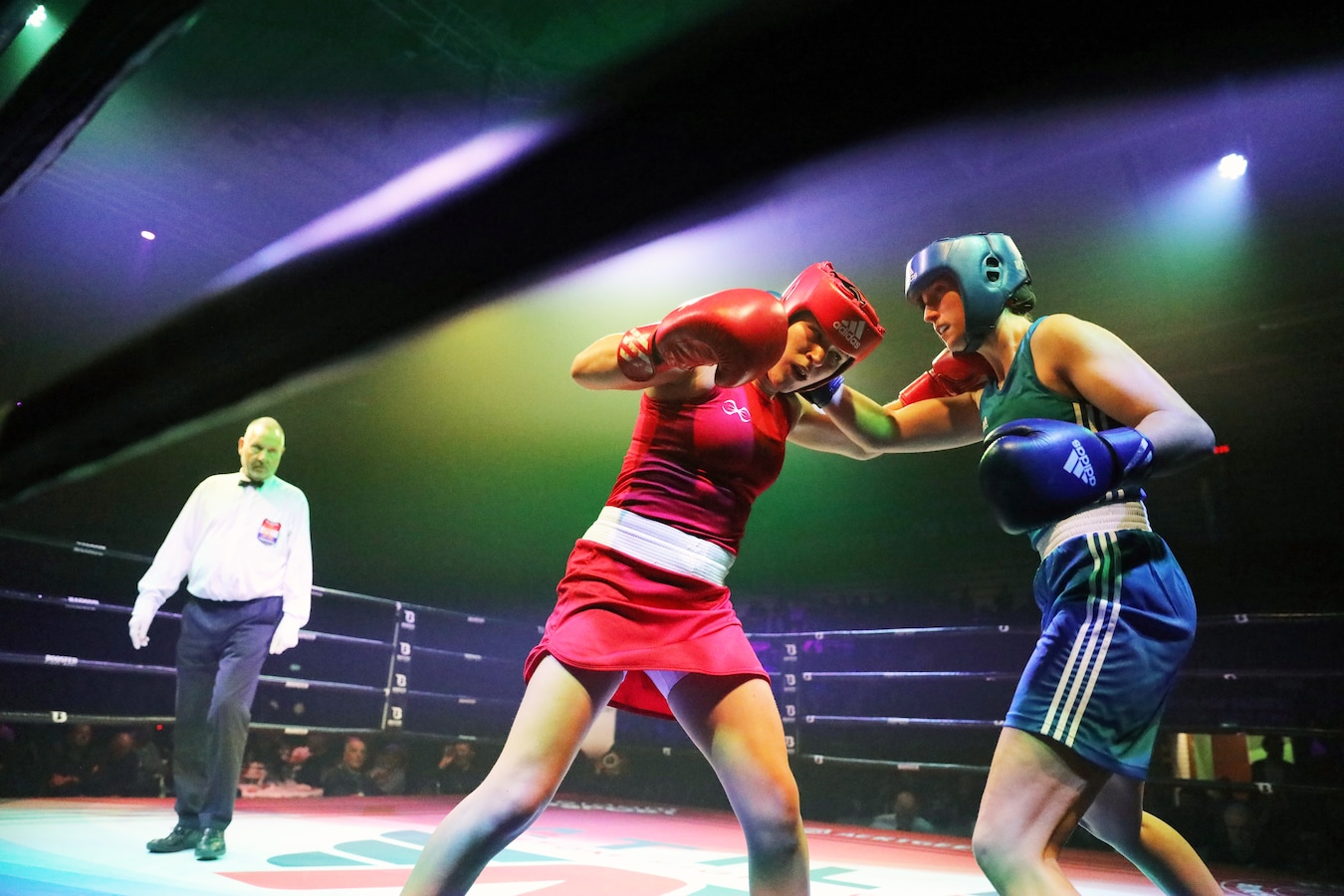 Boksster Chelsey Heijnen mist finale en eindigt WK-debuut met brons ...