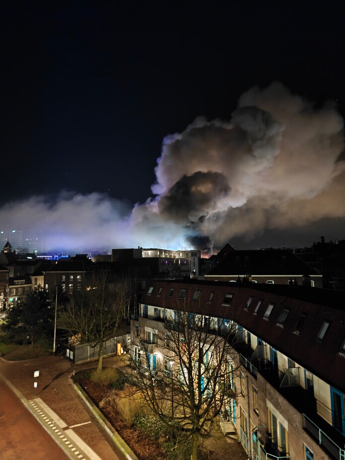 Enorme brand in binnenstad Arnhem, deze beelden maakten jullie | Arnhem ...