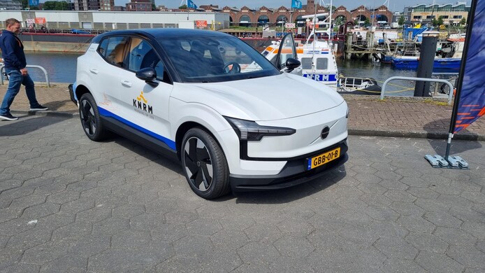 Eerste exemplaar nieuwe kentekenserie uitgereikt: zo ziet het ...