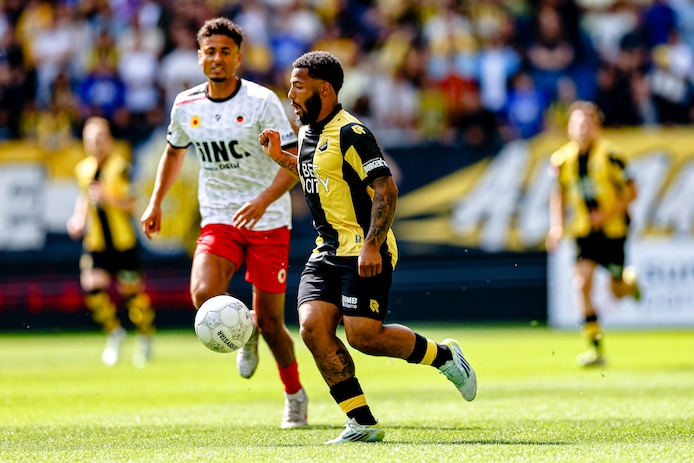 Ooit was Hoogewerf een ‘wonderkind’ bij Manchester United, nu speelt ...