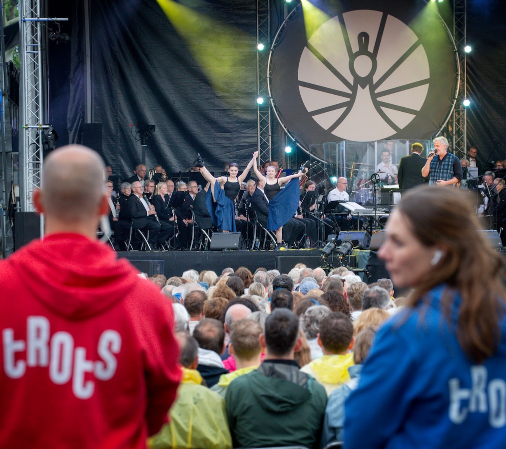 Prinsenbeek komt massaal samen voor ode aan eigen gemeenschap | Foto ...
