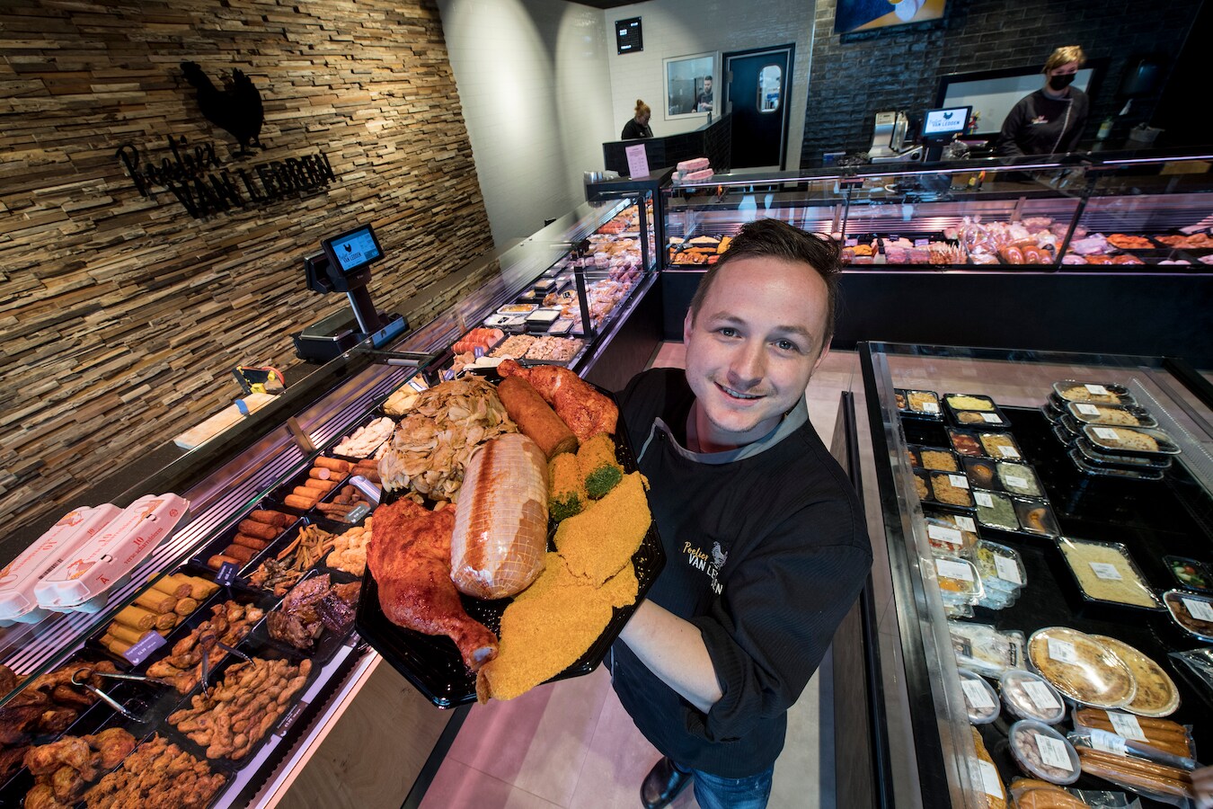 Zoon Vincent neemt poeliersbedrijf vader Christiaan over, maar dan wel ...