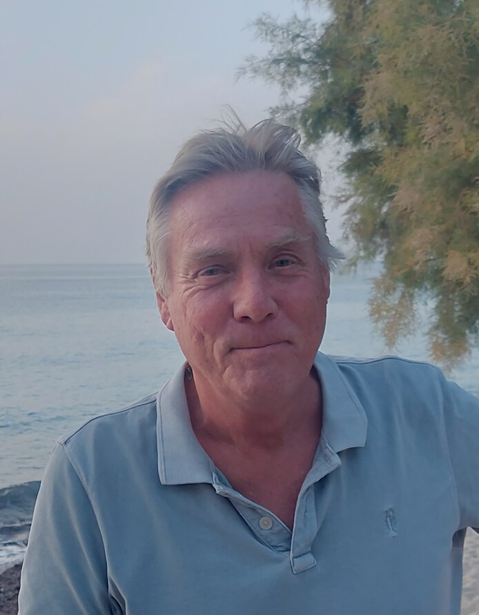 Bart Elfrink schildert met as en aarde om te laten zien hoe het klimaat ...