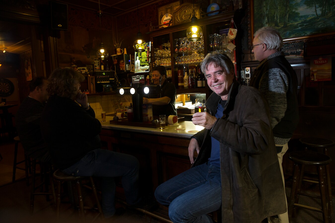 De bruine dorpskroeg sterft uit: ‘De kastelein is goedkoper dan de ...