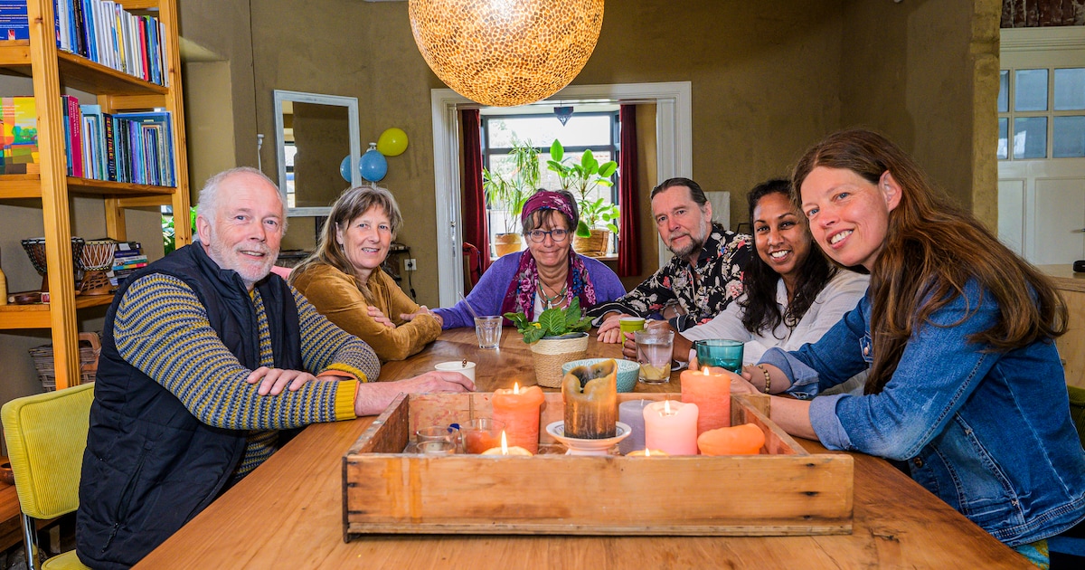 Zes volwassenen in één huis: ‘We leven als een gezin, maar dan anders ...