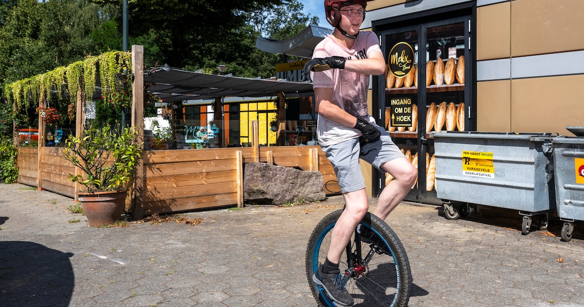 Zonder gewone fiets door het leven: zo maakt Sanders eenwieler elke dag ...