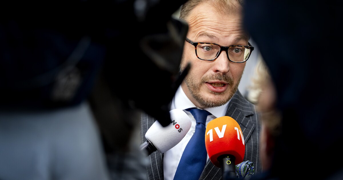 Wie is die burgemeester die nooit op tijd komt, maar wel overal is? Het ...