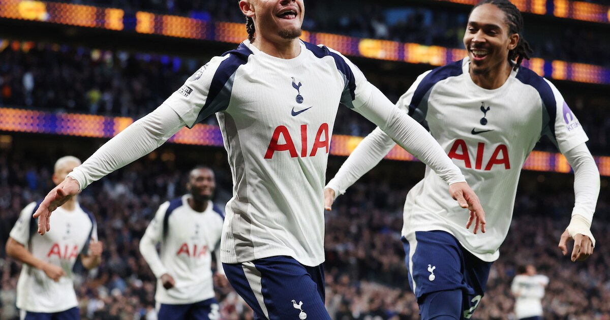 Xavi Simons maakt zijn eerste goal voor Spurs, druk op koploper Arsenal ...