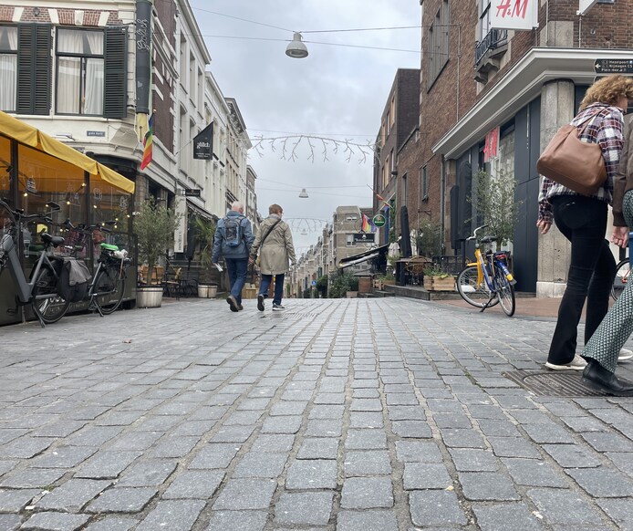 Hilde (58) brak tot twee keer toe haar schouder door gladde bestrating ...