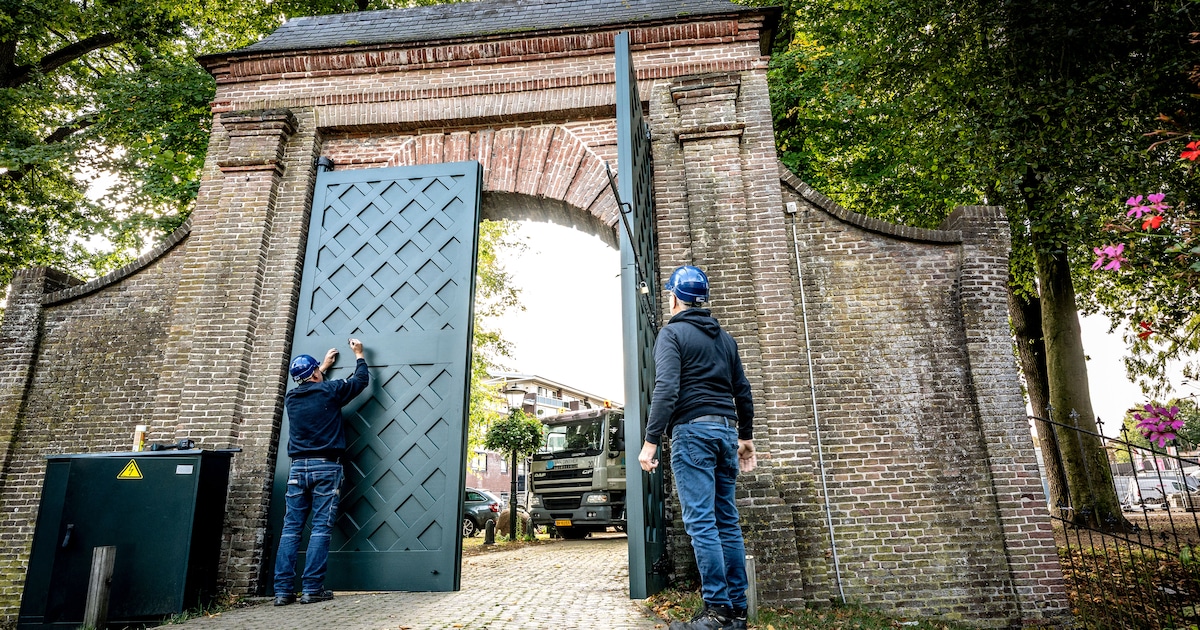 ‘Scheve poort’ van Kasteel Wijchen heeft nieuwe deuren | Wijchen | De ...