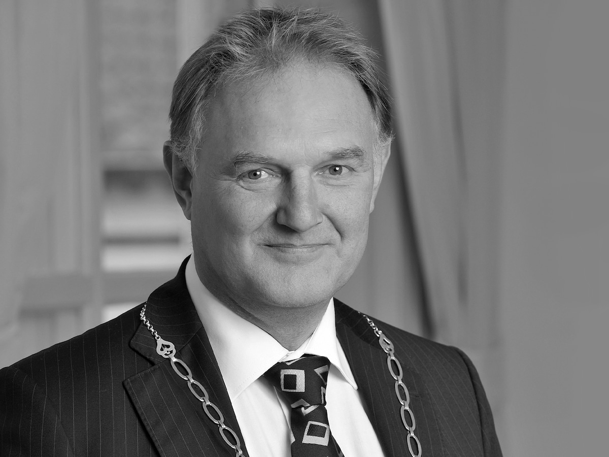 Voormalig burgemeester Frans Spekreijse van Lochem (73) overleden ...