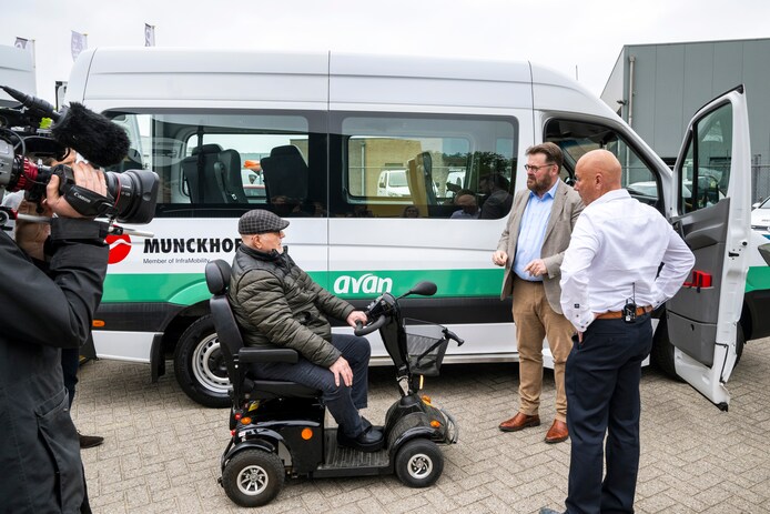 Jan (86) snapt er niks van en vraagt de Rijdende Rechter om hulp: ‘Ik ...