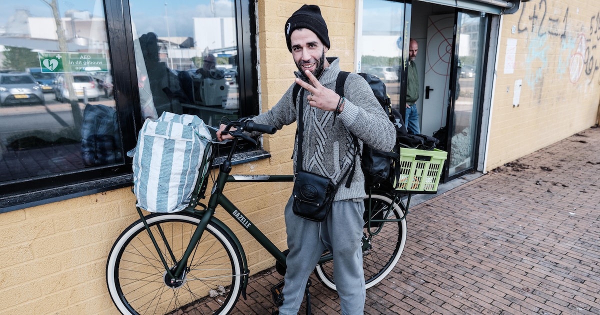 Krakers verlaten pand bij station na besluit van rechter: 'Ik ben weer ...