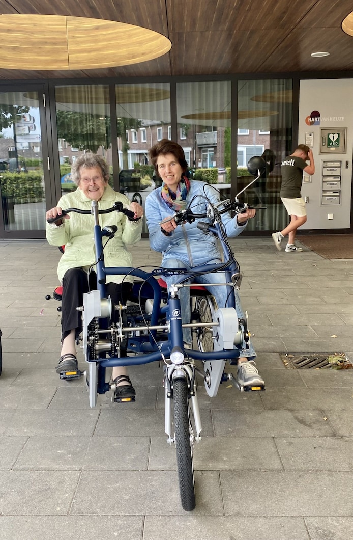 Duofiets voor deelnemers van dagbesteding 't Trefpunt in Heusden | Brabant | gelderlander.nl