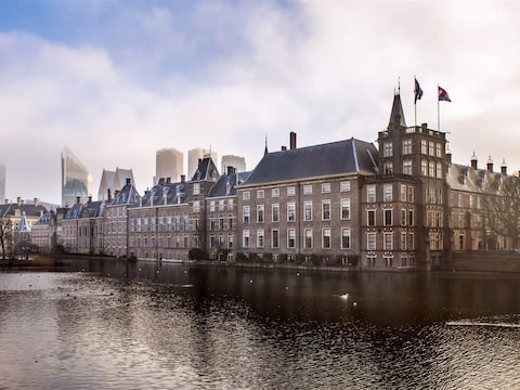 De peperdure renovatie van het Binnenhof is niet te verdedigen in ...