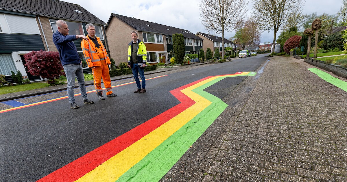 Stoepkrijt? Een regenboogpad? Nee, deze kleuren geven aan hoe een ...