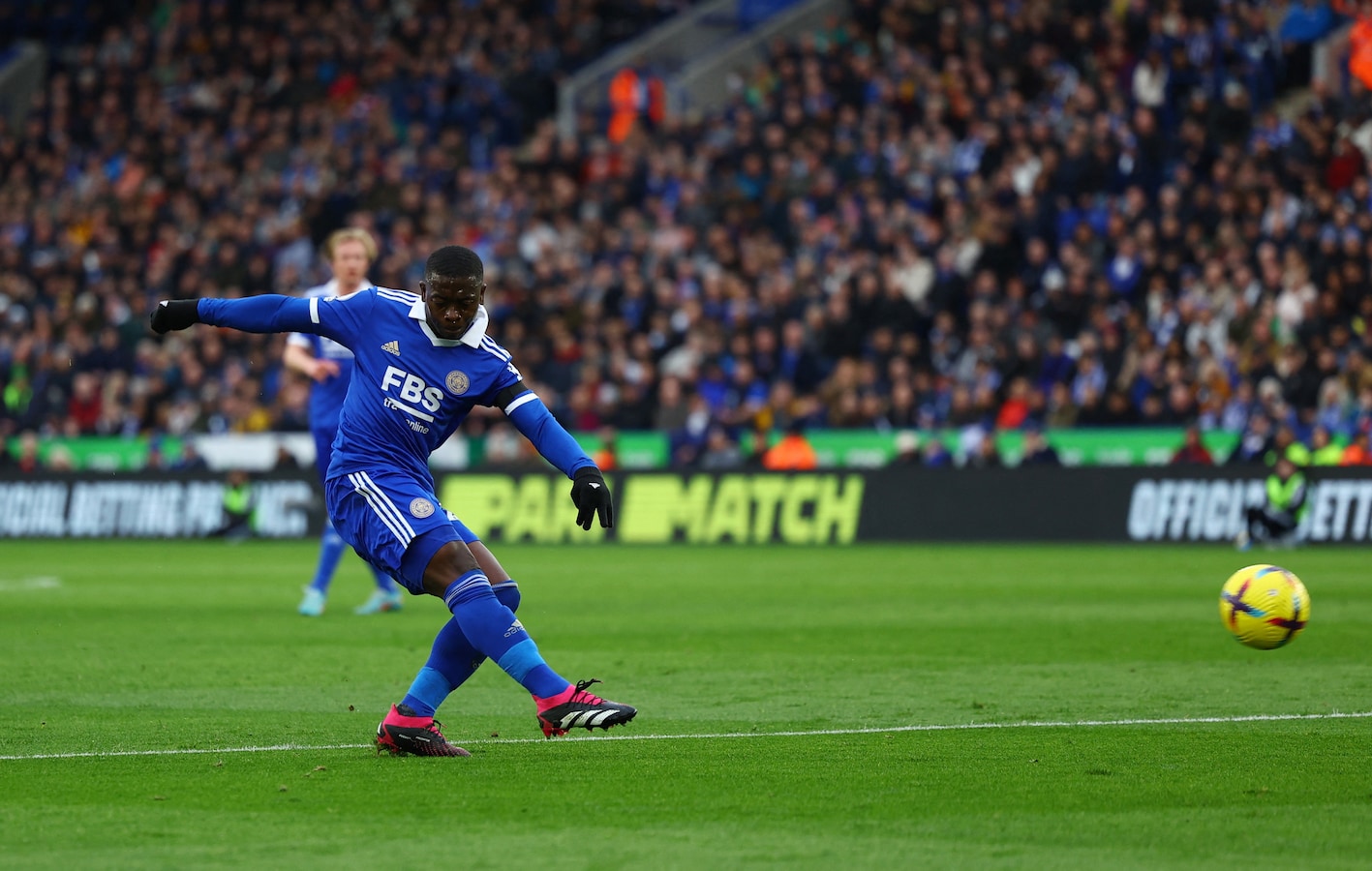 Mendy knalt Leicester City weer naast Tottenham | Foto | gelderlander.nl